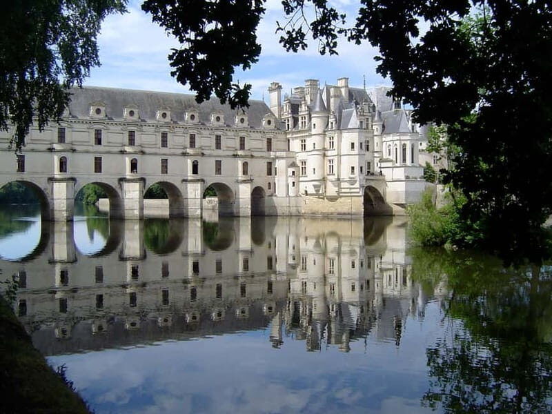Paris: Loire Valley Castles Tour with Wine Tasting - Château de Chenonceau: The Fairytale Castle
