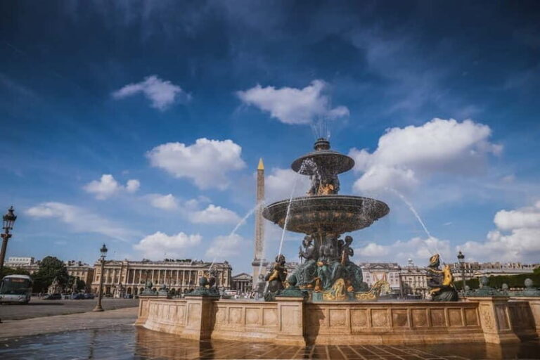 Paris: Louvre Museum Entry Ticket and Garden Walking Tour