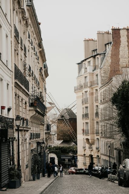 Paris: Montmartre, Champs Elysees, Trocadéro Walking Tour - FAQ