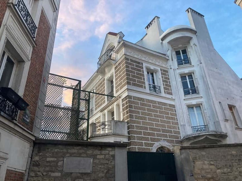 Paris: Montmartre Guided Walking Tour with Snack - What to Expect on the Tour