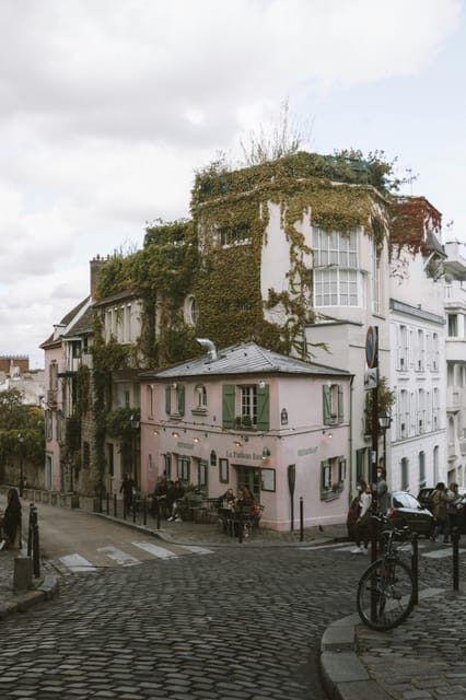 Paris: Montmartre Walking Tour with Sacré-Cur Basilica - Hidden Gems and Unique Stops