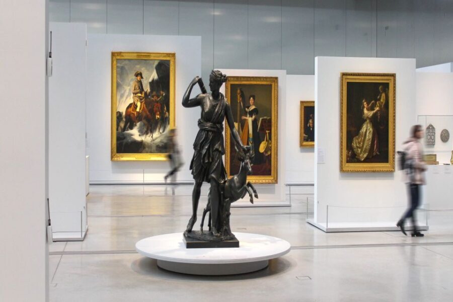 Paris Old Town Highlights Guided Walking Tour - What Makes This Tour Stand Out?