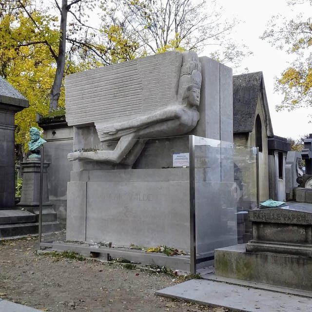 Paris: Père Lachaise Cemetery Visit with Seine River Cruise - Why This Tour Is a Great Deal