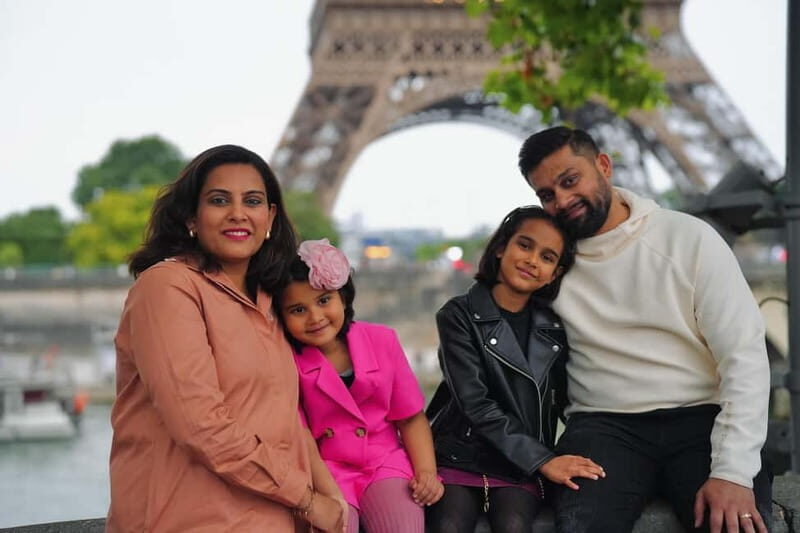 Paris : Photoshoot near the Eiffel Tower with @ islembiz - The Experience: What You Can Expect