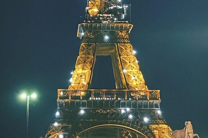 Paris Pink Tour by Night with Champagne - Who Should Consider This Tour?
