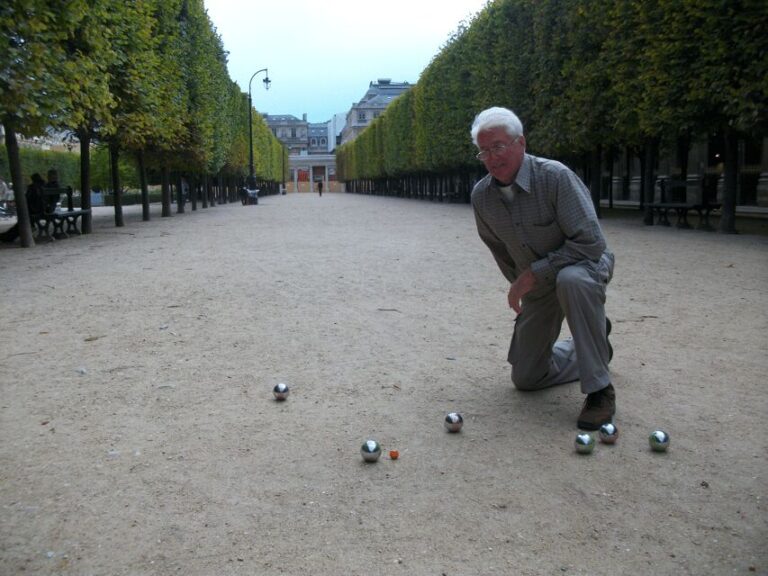 Paris: Pre-Dinner Drinks with Petanque Game (Bocce Ball) - The Itinerary: What to Expect