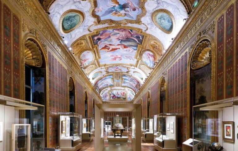 Paris: Pre-Haussmannian Paris Walking Tour (Old Paris) - The Itinerary: From Medieval Roots to Haussmann’s Boulevards