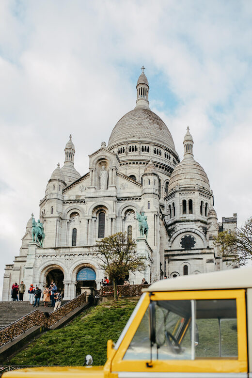 Paris: Private Guided Tour in a vintage Land Rover - Price and Value