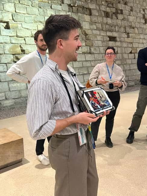 Paris: Private Louvre Highlights and LGBTQ+ History Tour - A Closer Look at the Experience