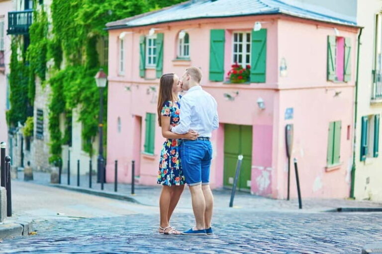 Paris: Private Montmartre Photoshoot with Parisian Charm - Discovering Montmartre Through a Lens