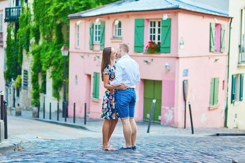 Paris: Private Montmartre Photoshoot with Parisian Charm - Discovering Montmartre Through a Lens