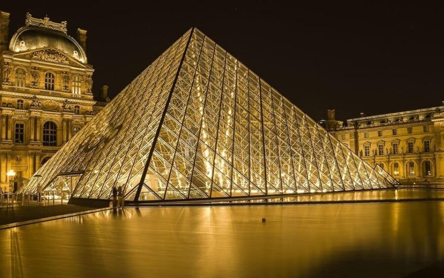 Paris: Private Night Sightseeing Tour by a Local - Who Will Love This Tour?