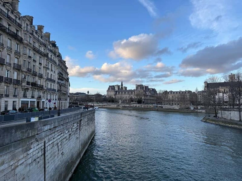 Paris: Private Walking Tour with Notre Dame Medal - Itinerary Breakdown