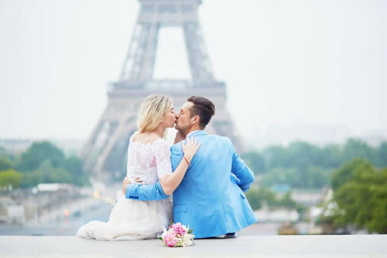 Paris: Romantic Couple Photoshoot (with flower bouquet!) - Analyzing Value: Price and Experience