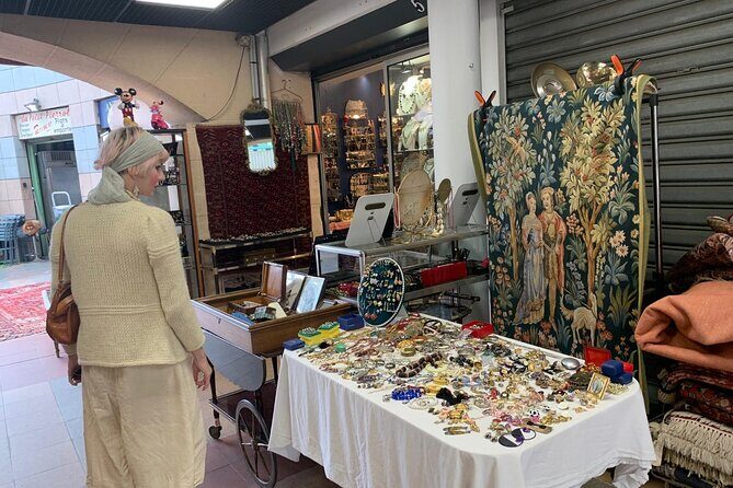 Paris: Saint Ouen Flea Market Guided Tour with Local Guide - Who Will Appreciate This Tour?