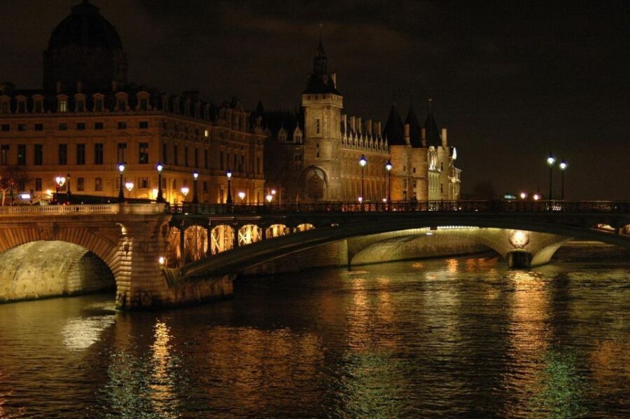 Paris: Sainte-Chapelle, Conciergerie, Notre Dame Guided Tour - The Experience: What You Can Expect
