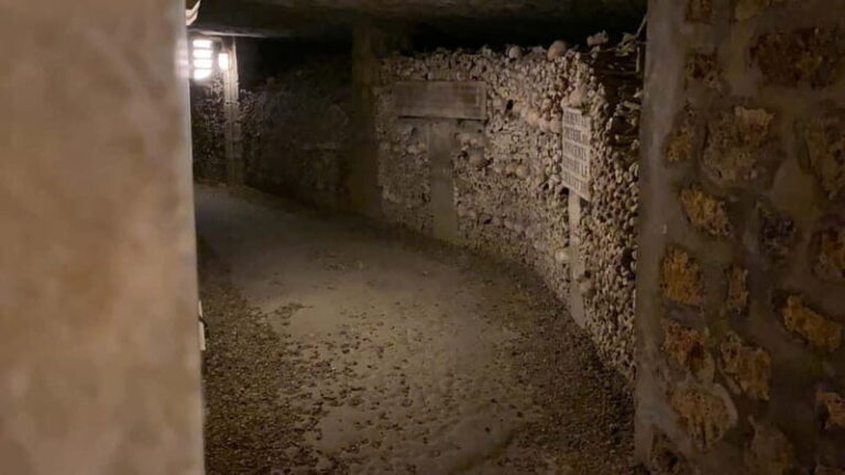 Paris: Small-Group Catacombs Tour with Skip-the-Line Entry - Who Should Take This Tour?