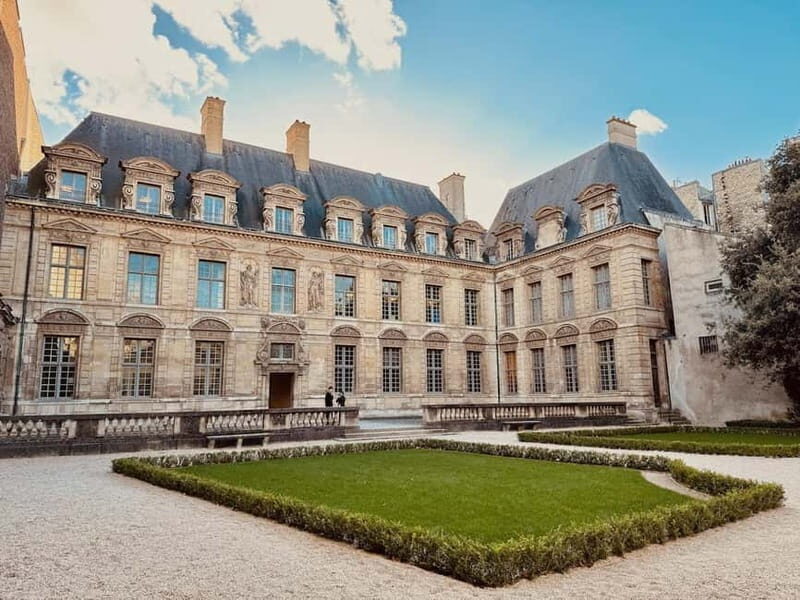 Paris: The vibrant city center and Le Marais - What makes this tour a good value?