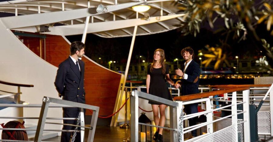 Paris: Valentine's Day Dinner Cruise on the Seine River - Who Should Consider This Cruise?