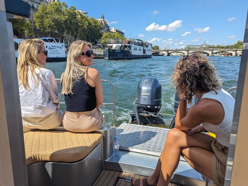 Paris: VIP private cruise on the Seine with champagne and macaroons - Practical Tips for Booking and Enjoying