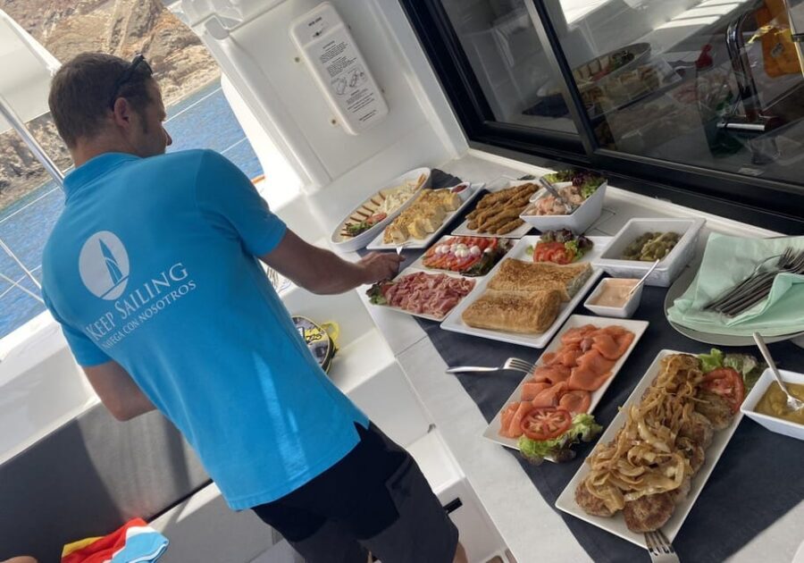 Pasito Blanco: Private catamaran excursion with food & drink - Accessibility & Practical Details