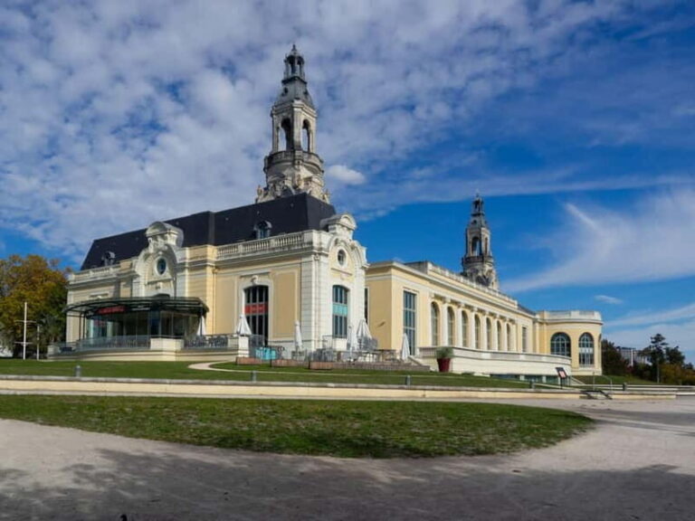 Pau: Express Walk with a Local - How the Itinerary Unfolds