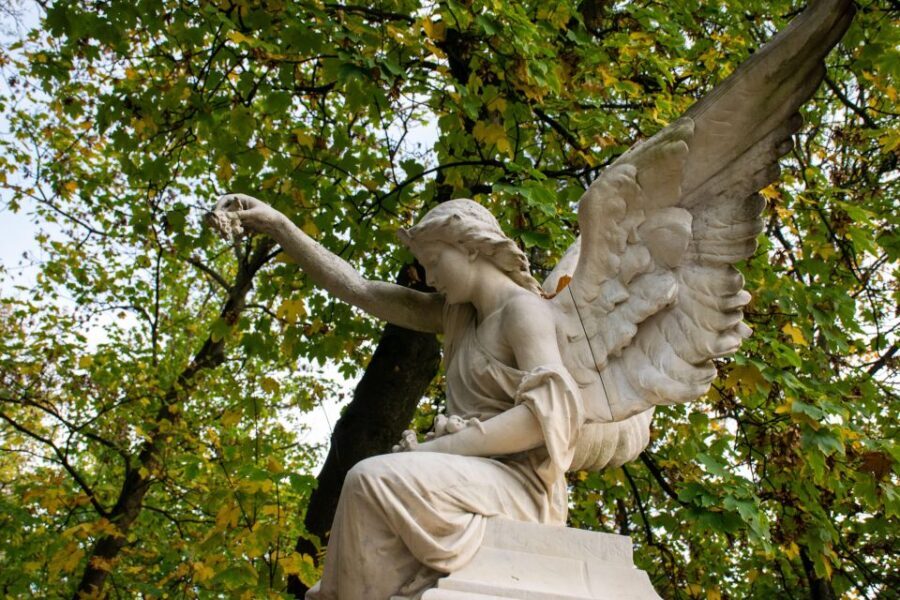 Père Lachaise Cemetery: A Stroll Through Immortal History - Starting Point and End Location
