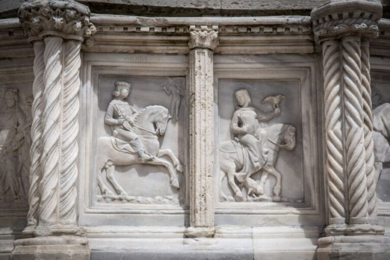 Perugia: Old Town Walking Tour, Piazza IV Novembre - Etruscan and Roman Landmarks