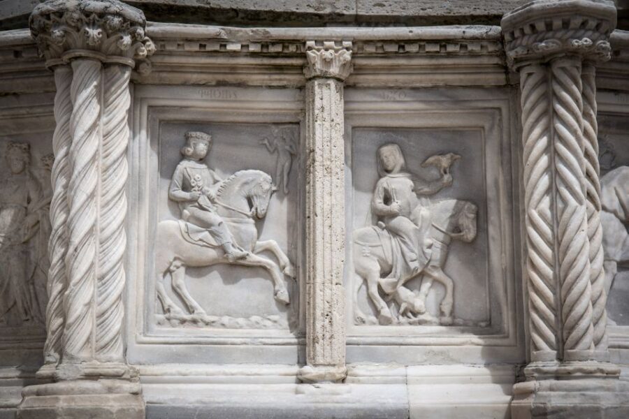 Perugia: Old Town Walking Tour, Piazza IV Novembre - Etruscan and Roman Landmarks