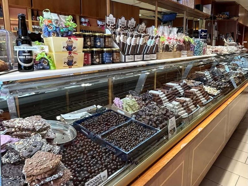 Perugia: Sunset Walking Tour with Chocolate/Gelato Tasting - What the Tour Includes and Excludes