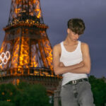 Photo session for couples with flowers around Eiffel tower - The Itinerary in Detail