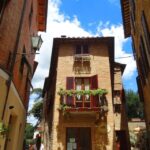 Pienza: Private Walking Tour with Tuscan Tasting Experience - Walking Through History and Architecture