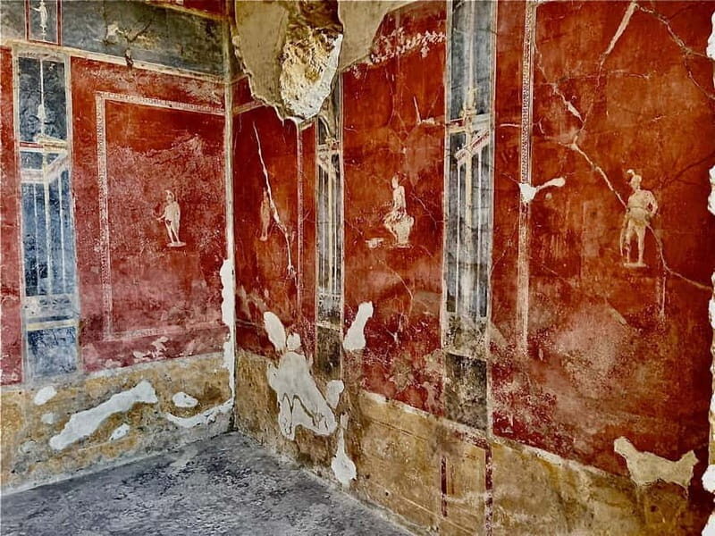 Pompeii Naples: private tour from Rome with visit to the excavations and lunch in Naples - Moving on to Naples: A City of Contrasts
