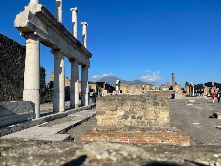 Pompeii-Vesuvius & Winery All Inclusive Tour From Positano - Climbing Mount Vesuvius: A Volcanic Walk