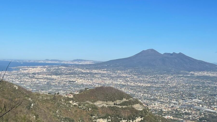 Pompeii-Vesuvius with Lunch from Amalfi Coast All inclusive - Climbing Mount Vesuvius: A Volcanic Adventure