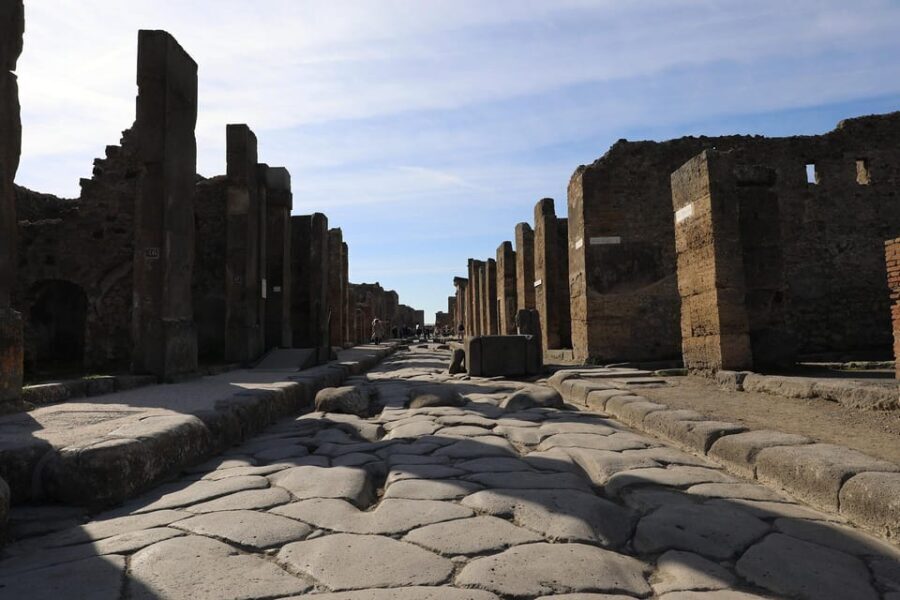Pompeii & Vesuvius - Ascending Mount Vesuvius