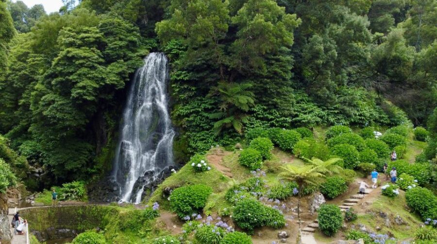 Ponta Delgada: Private Full or Half-Day 4x4 São Miguel Tour - The Sum Up