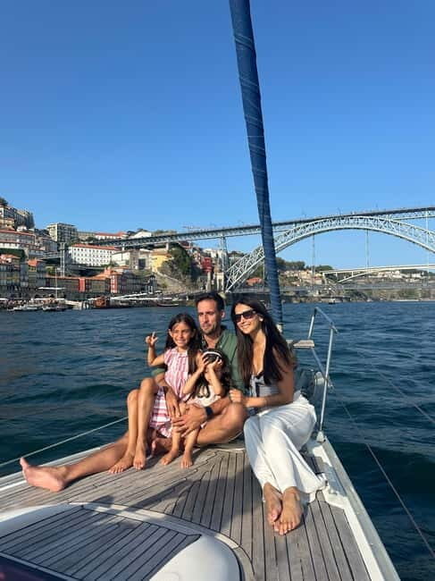 Porto 4H: Charm cruise, wine tasting and vintage van tour - The Douro River Cruise Experience