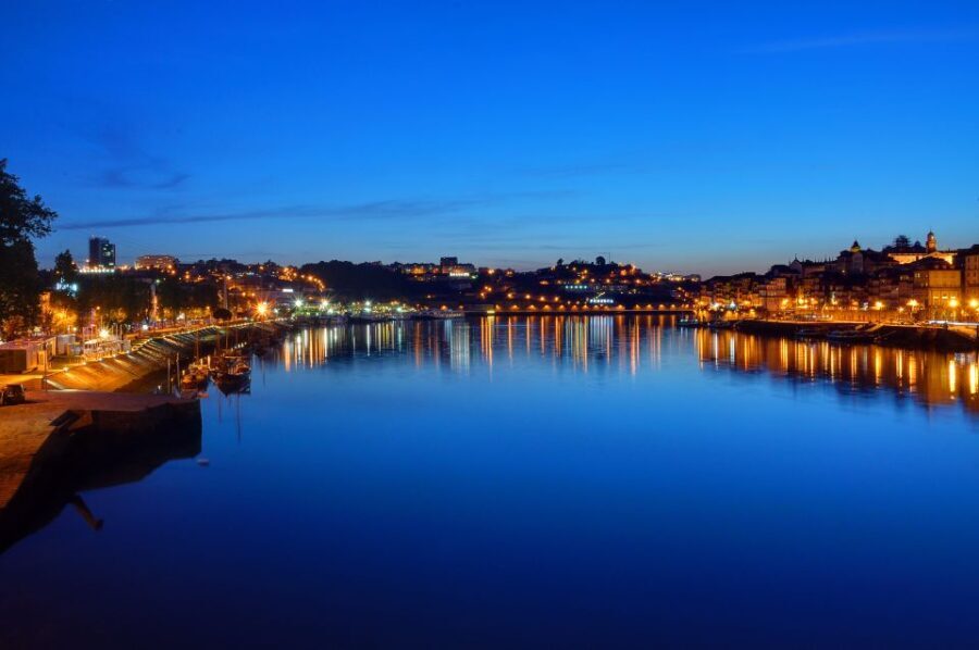 Porto: All-Inclusive Fado Dinner Show and Night Tour - Authenticity and Value