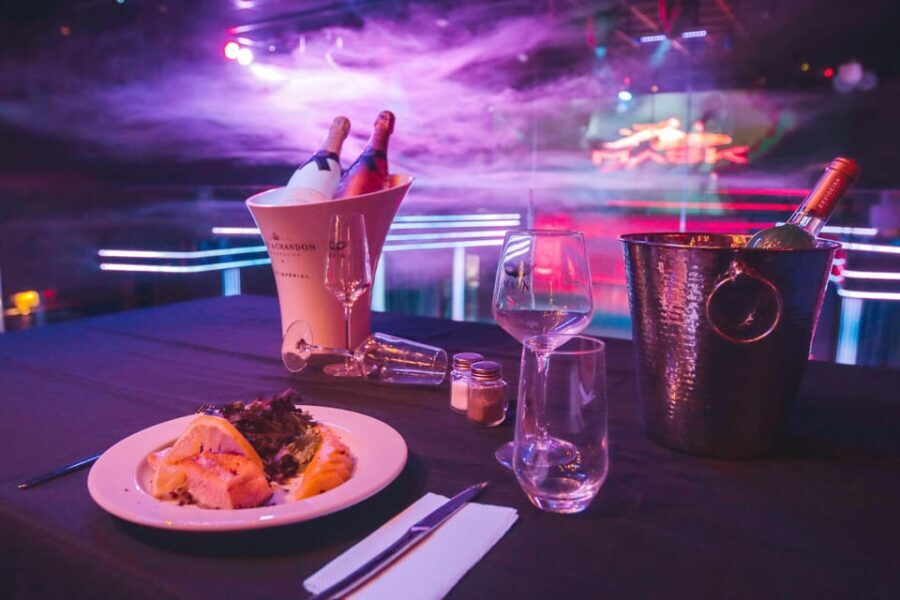 Porto: Dinner with Cabaret & Pole Shows - The Breakdown of the Evening