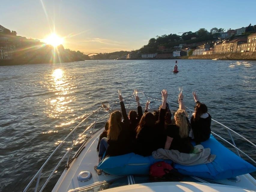Porto: Douro River Cruise / Welcome Drink/with sunset option - How the Tour Unfolds