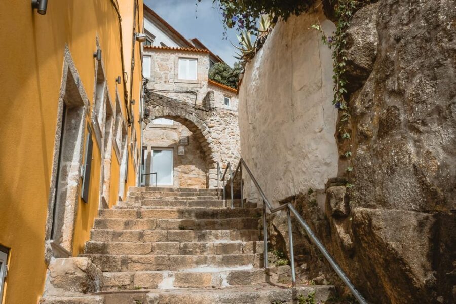 Porto: Flexible Walking Tour in Medieval Area - The Grandeur of Porto Cathedral and the Episcopal Palace