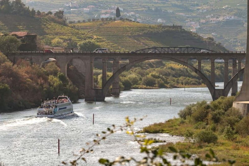 Porto/Regua/Porto (and reverse): Douro River Cruise + Lunch - A Well-Paced Itinerary with Emphasis on Comfort and Experience