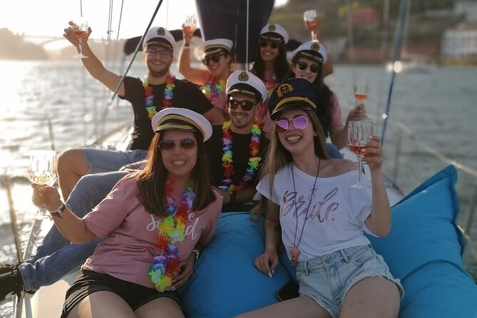 Porto: Single Party on a charming sailboat with welcome drink - Introduction