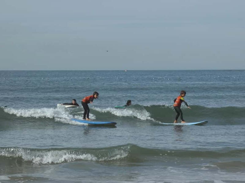Porto: Surf Lesson in a small group - Exploring the Surf School and Facilities