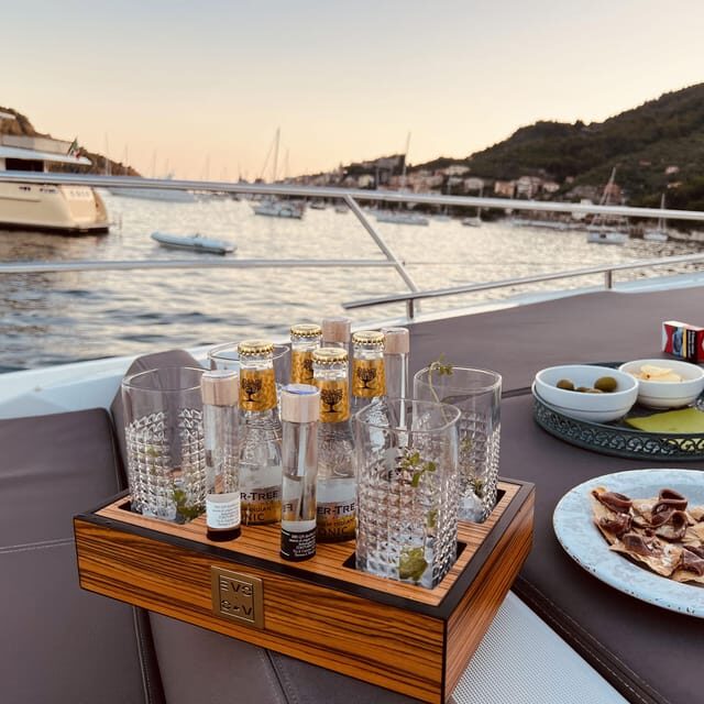 Porto venere and Cinque Terre : boat tour with aperitif and lunch - FAQ