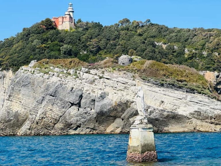Portovenere: boat tour to discover its islands - Exploring the Islands