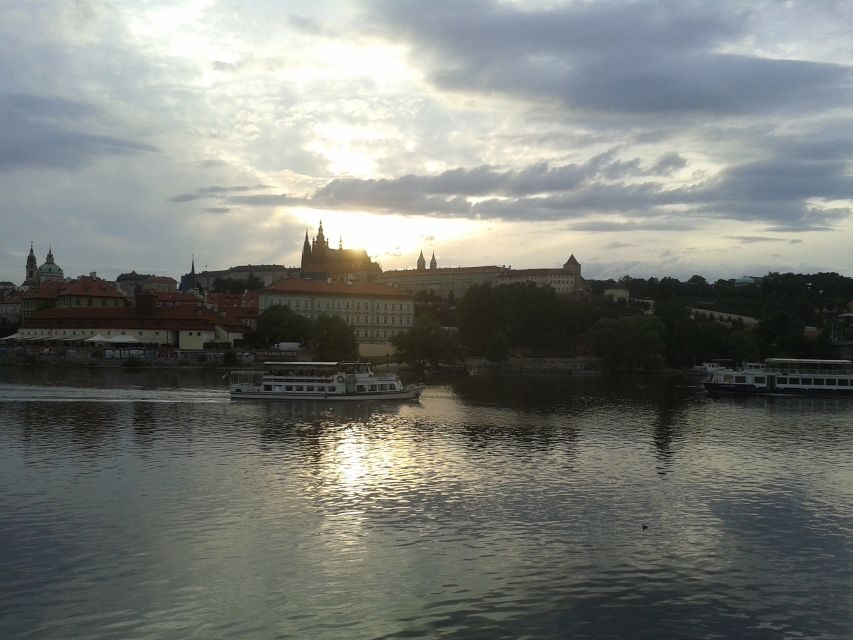 Prague: 3-hour Evening River Cruise with Dinner - Authentic Traveler Feedback