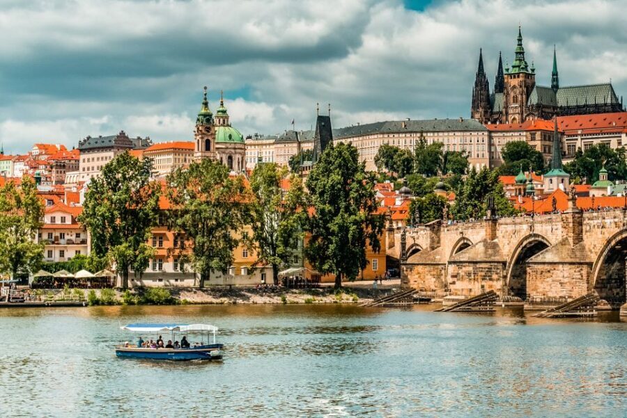 Prague: 45-Minute Sightseeing Cruise to Devil's Channel - Comfort and Practicalities