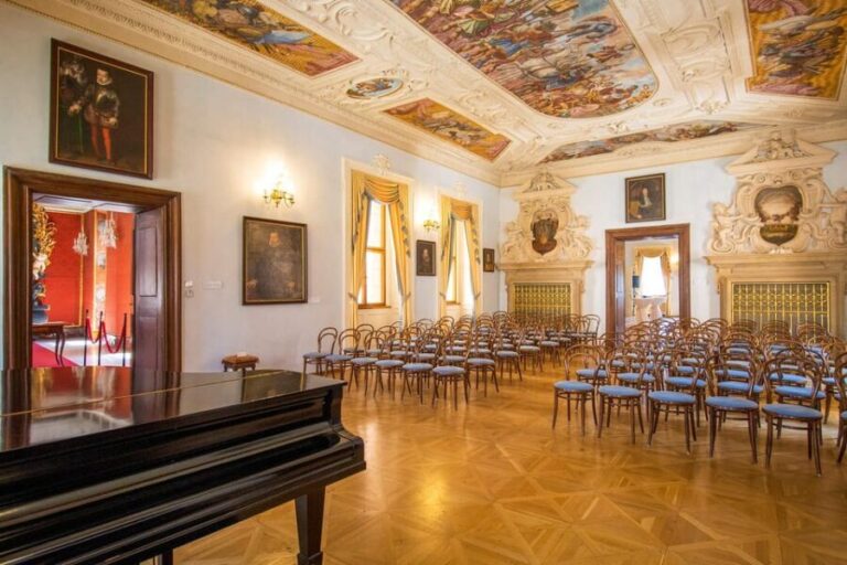 Prague Castle: Midday Classical Concert at Lobkowicz Palace - Who Should Consider This Tour?